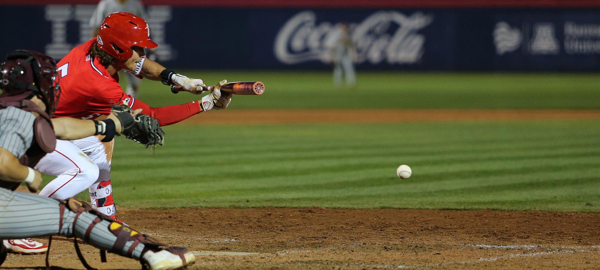 Arizona baseball drops opening game of College World Series to Coastal ...